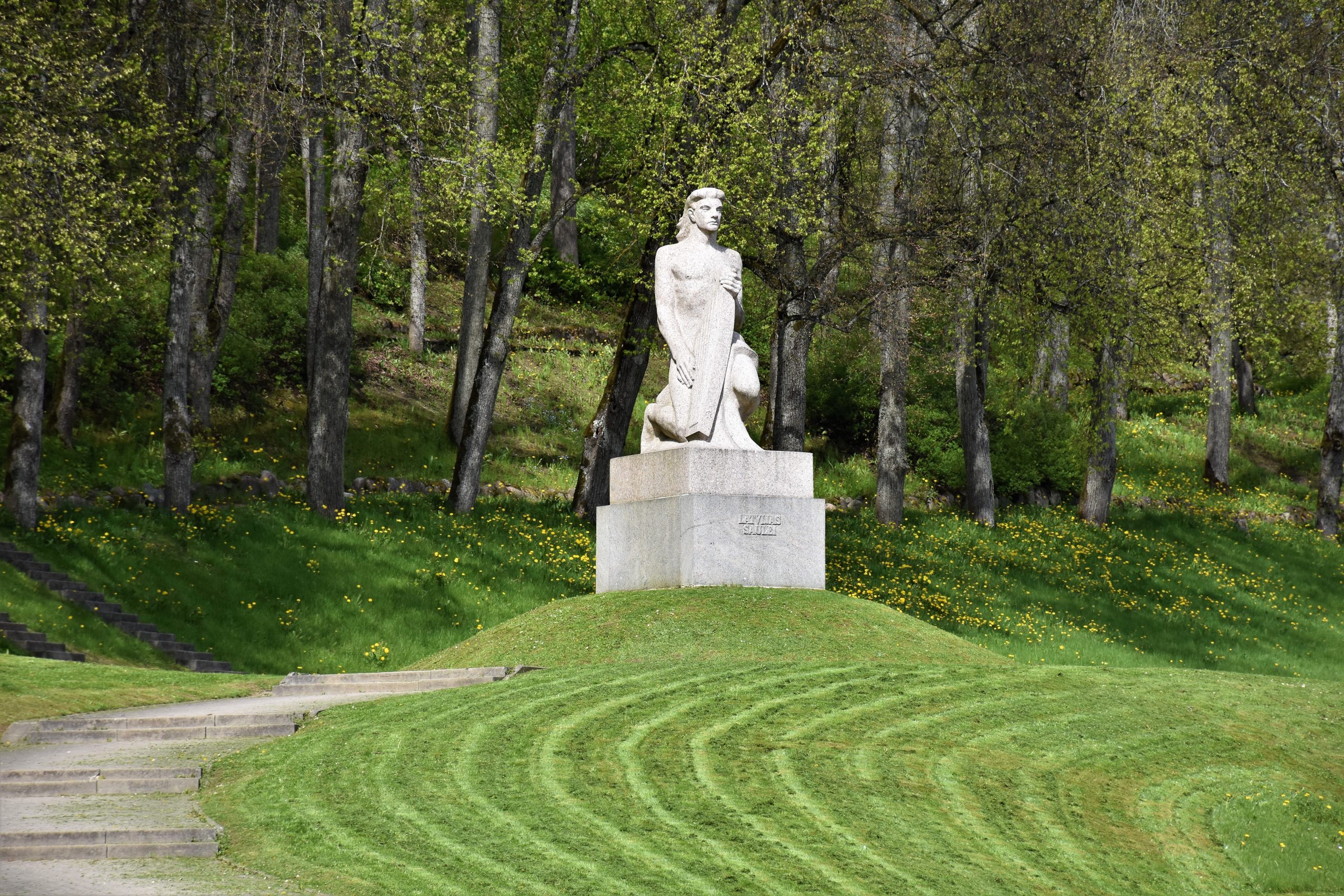 Piemineklis “Koklētājs” - Visit Talsi